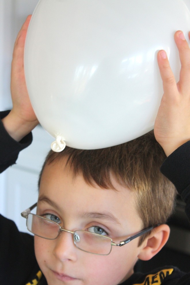 Jumping Tinsel Static Electricity Experiment