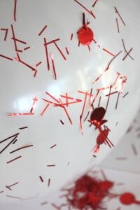 Jumping Tinsel Static Electricity Experiment