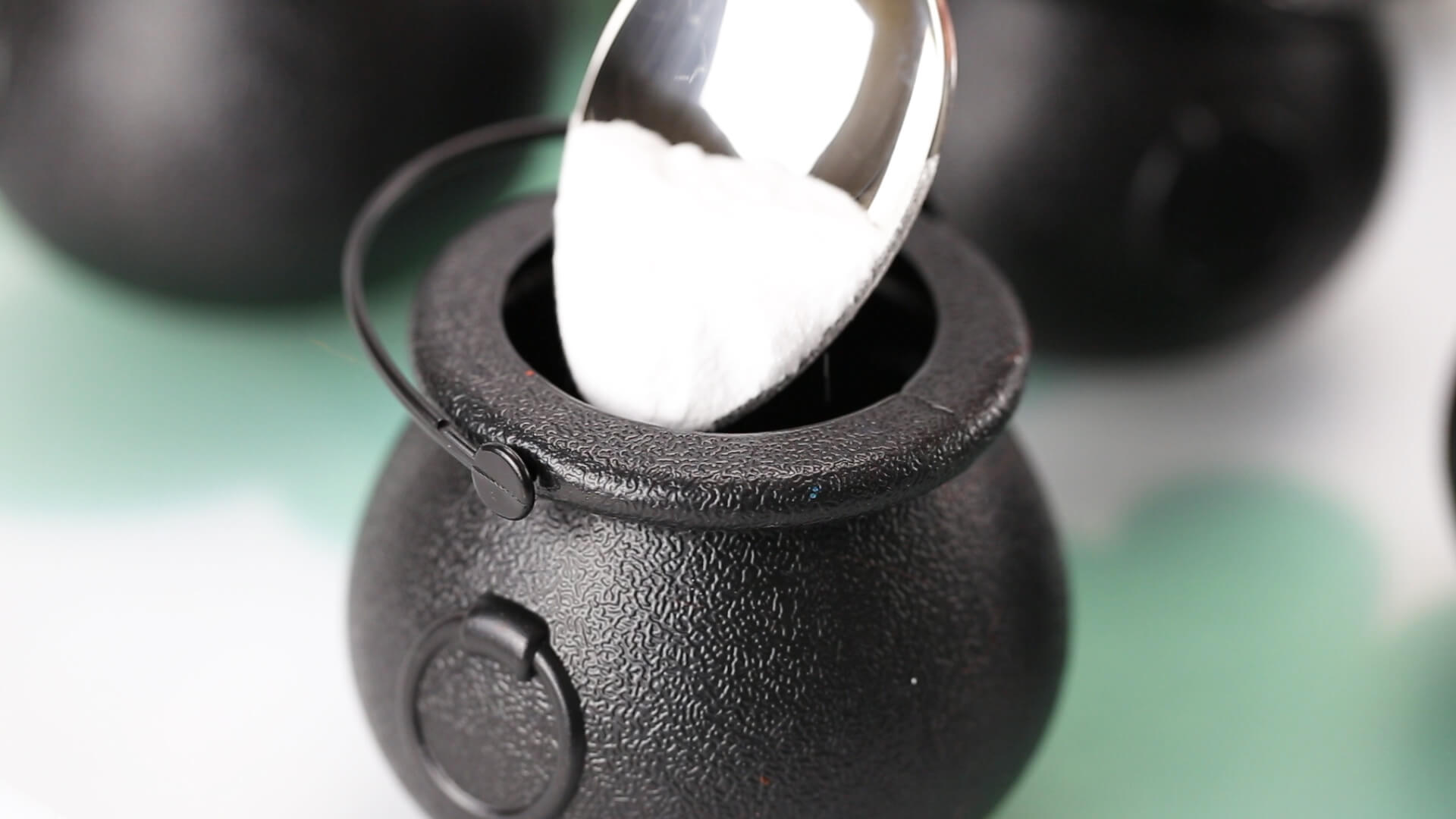 St Patrick's Day Fizzing Pot Experiment - Little Bins for Little Hands