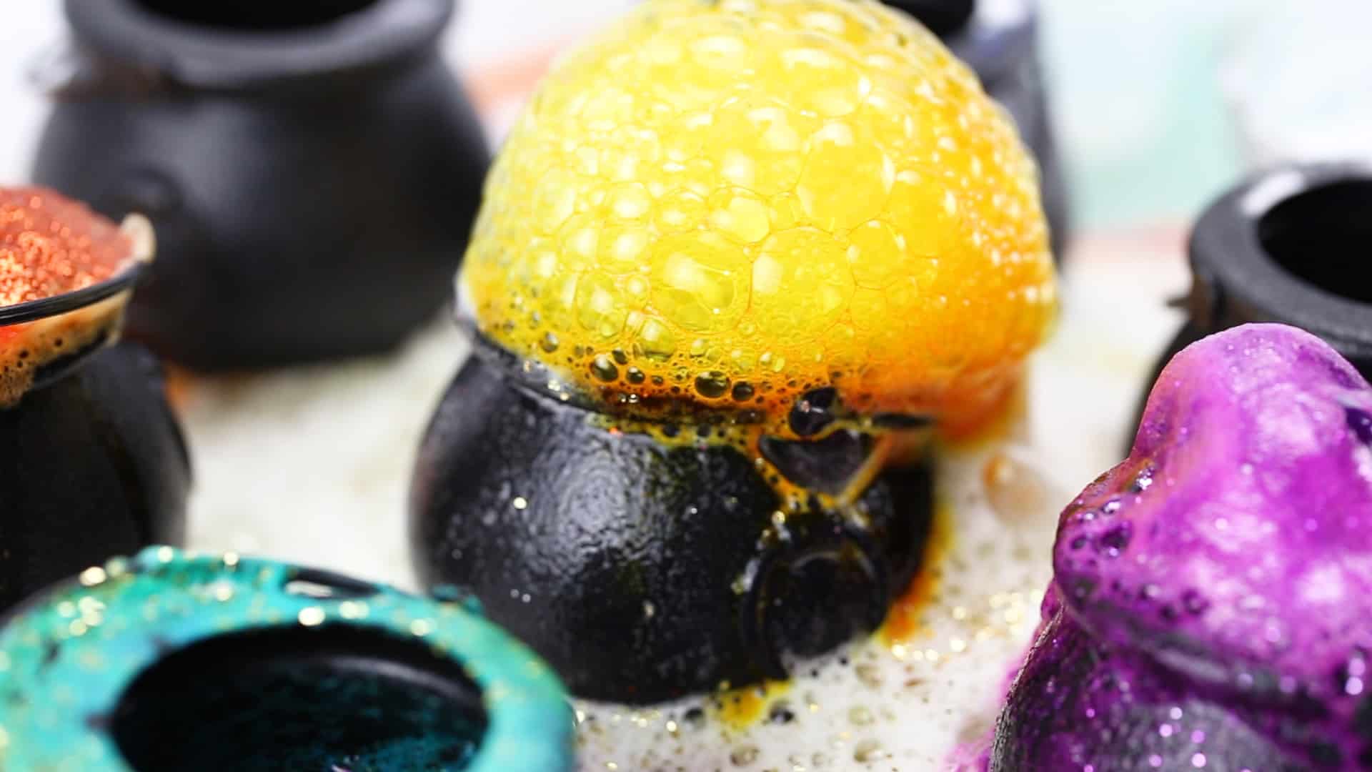St Patrick's Day Fizzing Pot Experiment - Little Bins for Little Hands