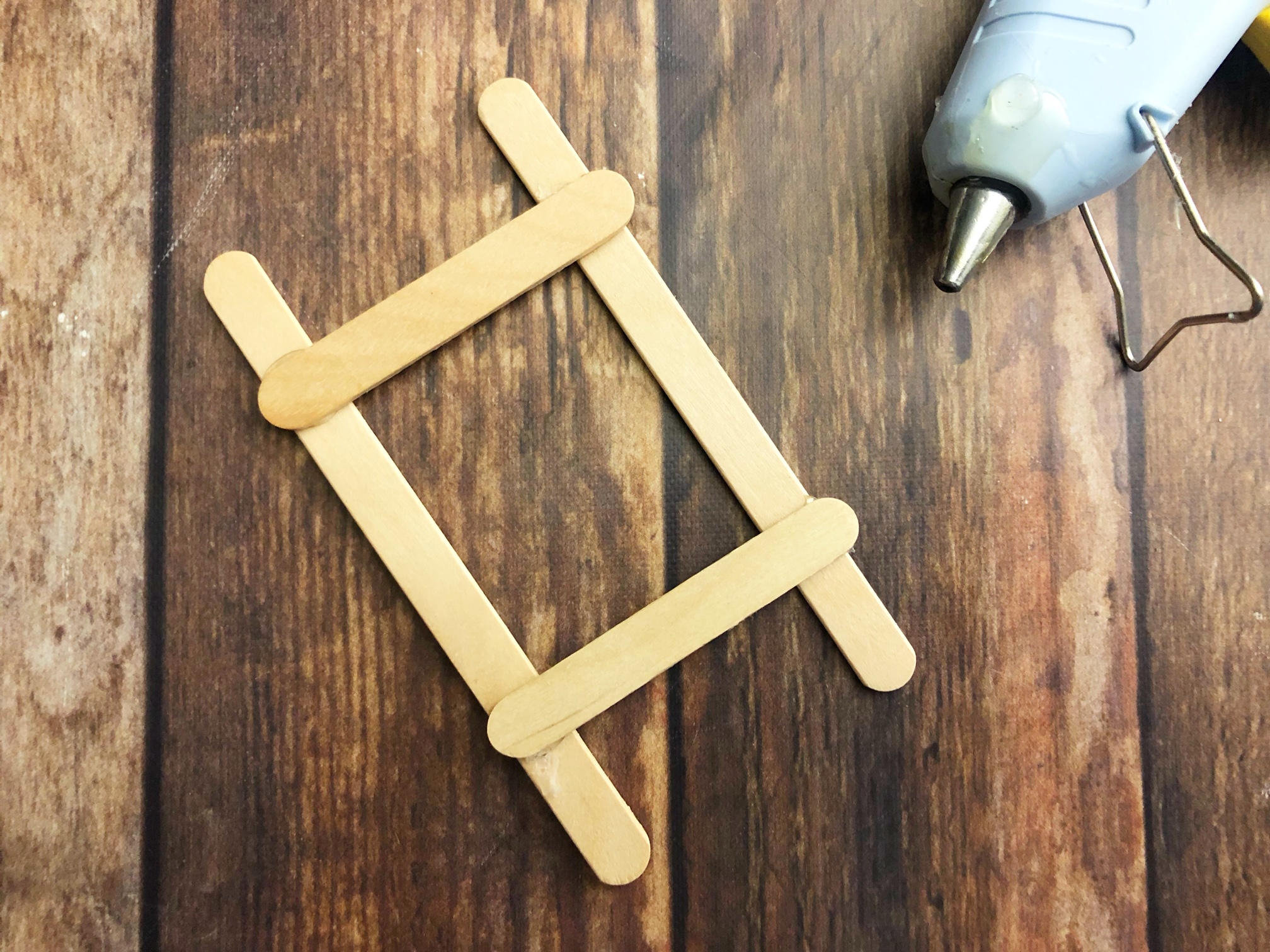 How To Make A Rubber Band Car - Little Bins for Little Hands