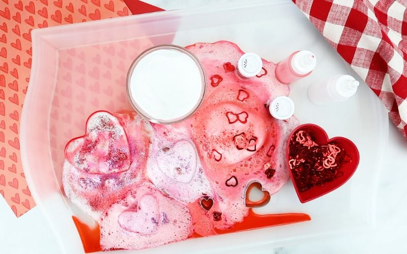 Valentines Baking Soda Vinegar Experiment - Little Bins for Little Hands