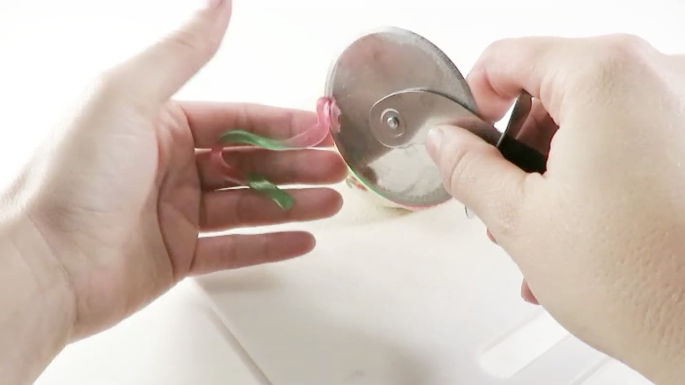 Dancing Gummy Worms | Easy Halloween Science Experiment